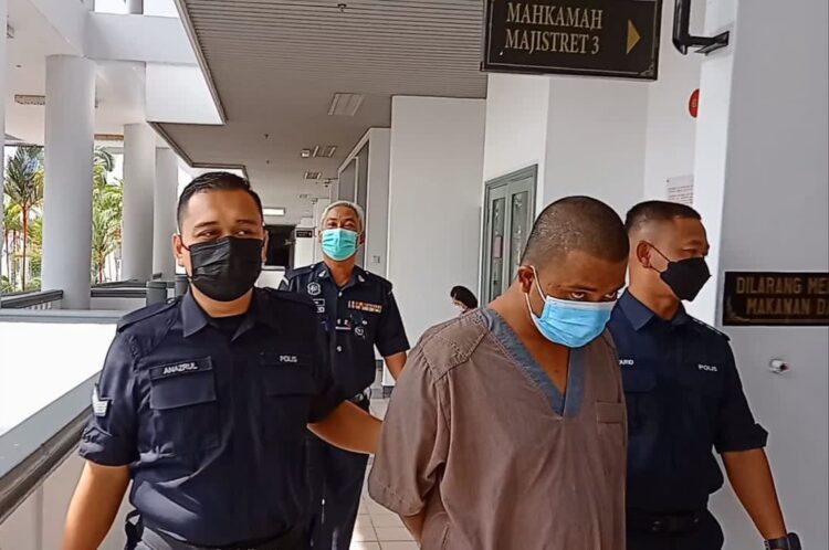 Pemandu, kelindan lori ais maut rempuh belakang treler - Kosmo Digital