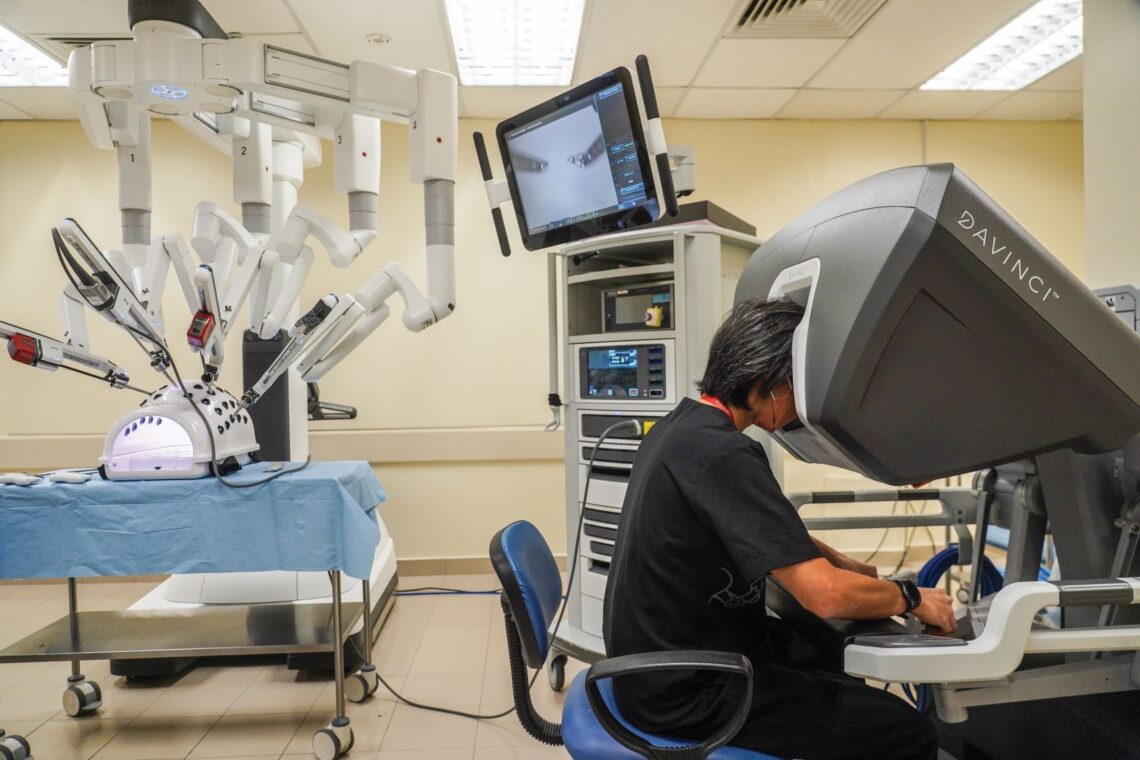 Sistem robotik mudahkan pembedahan kompleks - Kosmo Digital