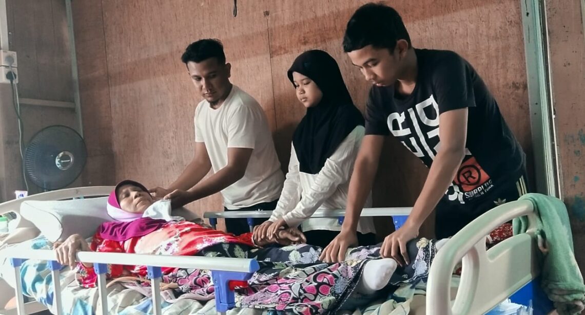 Pemuda berhenti kerja jaga ibu sakit kanser - Kosmo Digital