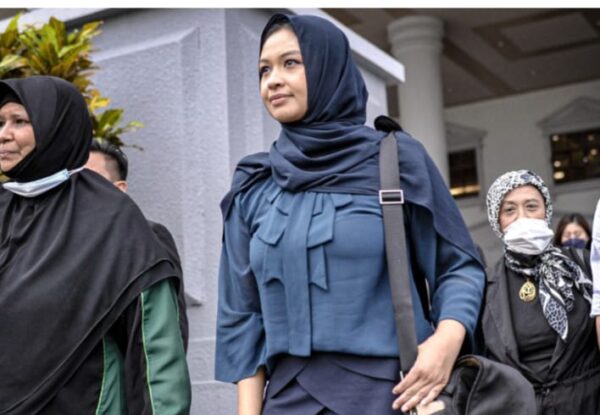 Mahkamah: Emilia Hanafi beri keterangan kes dipukul bekas suami - Kosmo ...