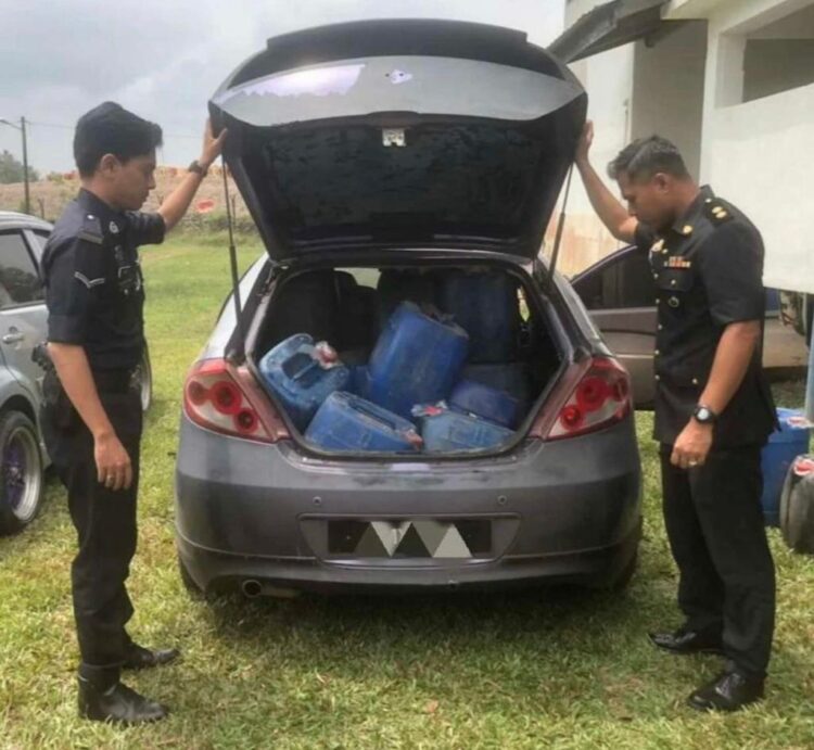 Penyeludup lari tinggal kereta bawa tong petrol, diesel - Kosmo Digital