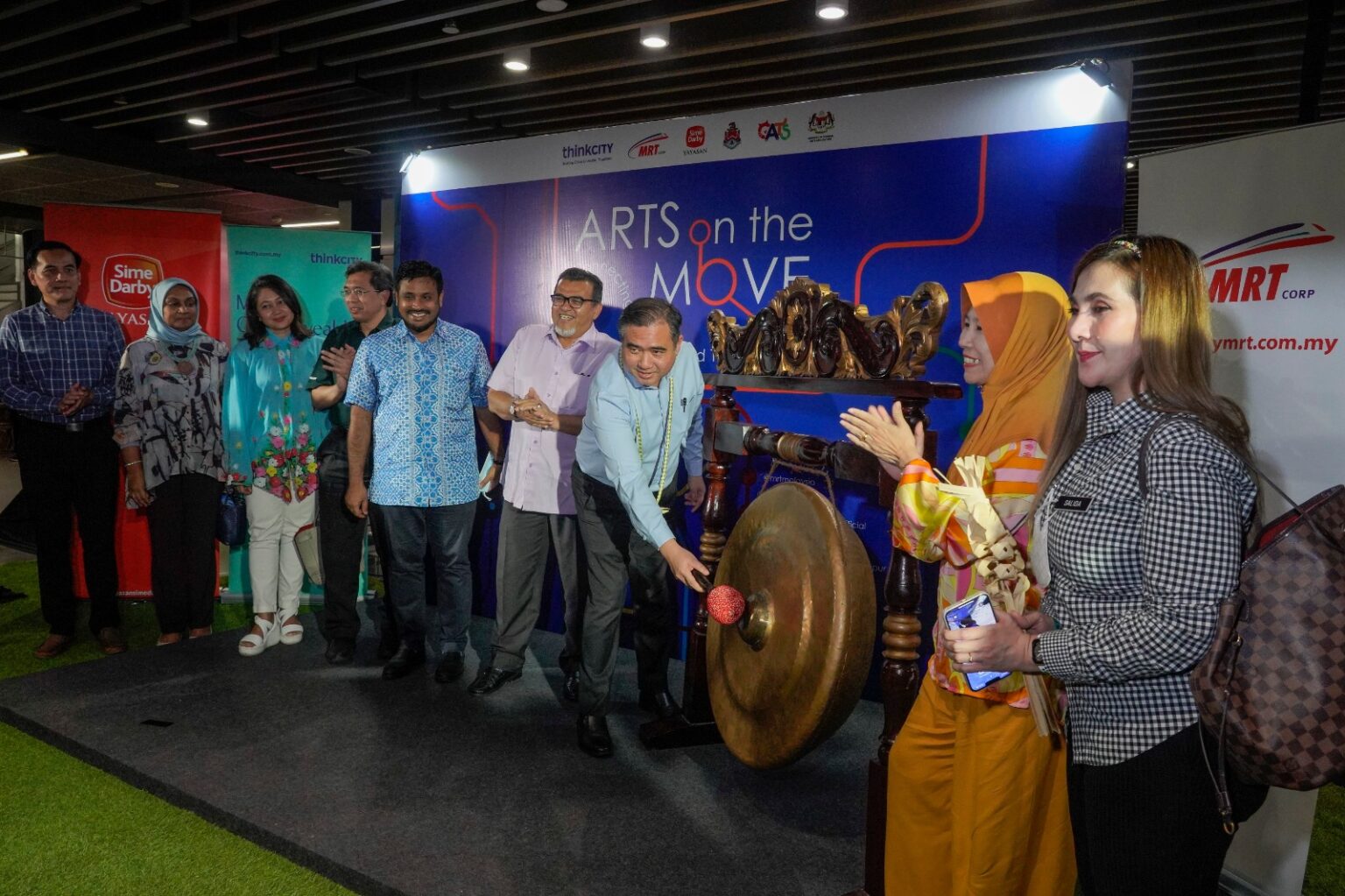 Anthony Loke lancar Arts On The Move di Stesen MRT Pasar Seni - Kosmo ...