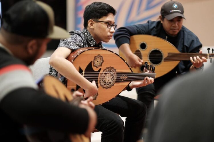 Pergiat usaha perkenal gambus kepada generasi muda - Kosmo Digital