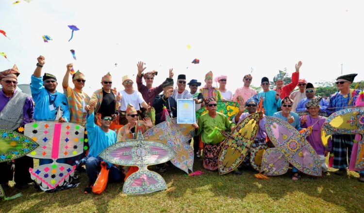 Festival Layang-Layang Sedunia catat Malaysia Book Of Records - Kosmo ...