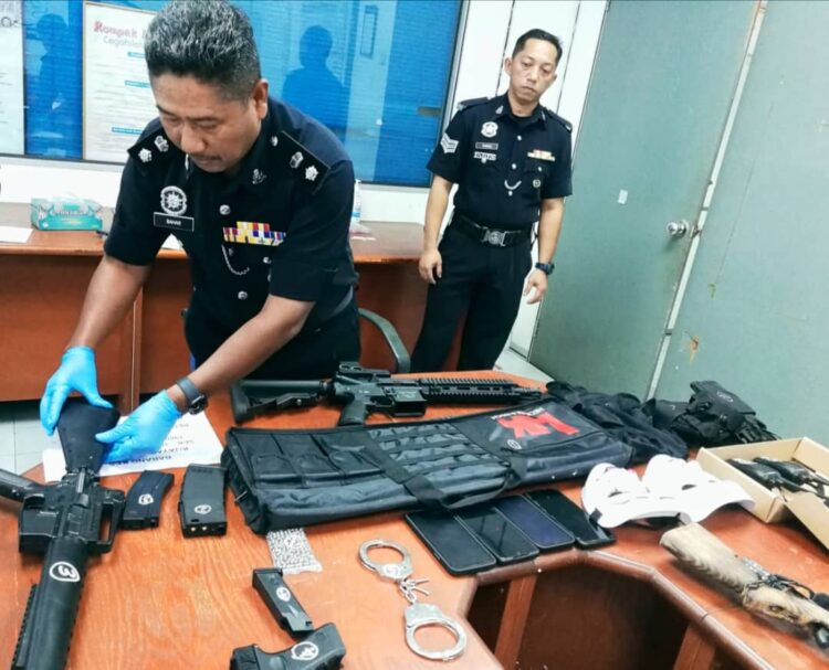 Beli senjata api palsu online untuk bergambar - Kosmo Digital