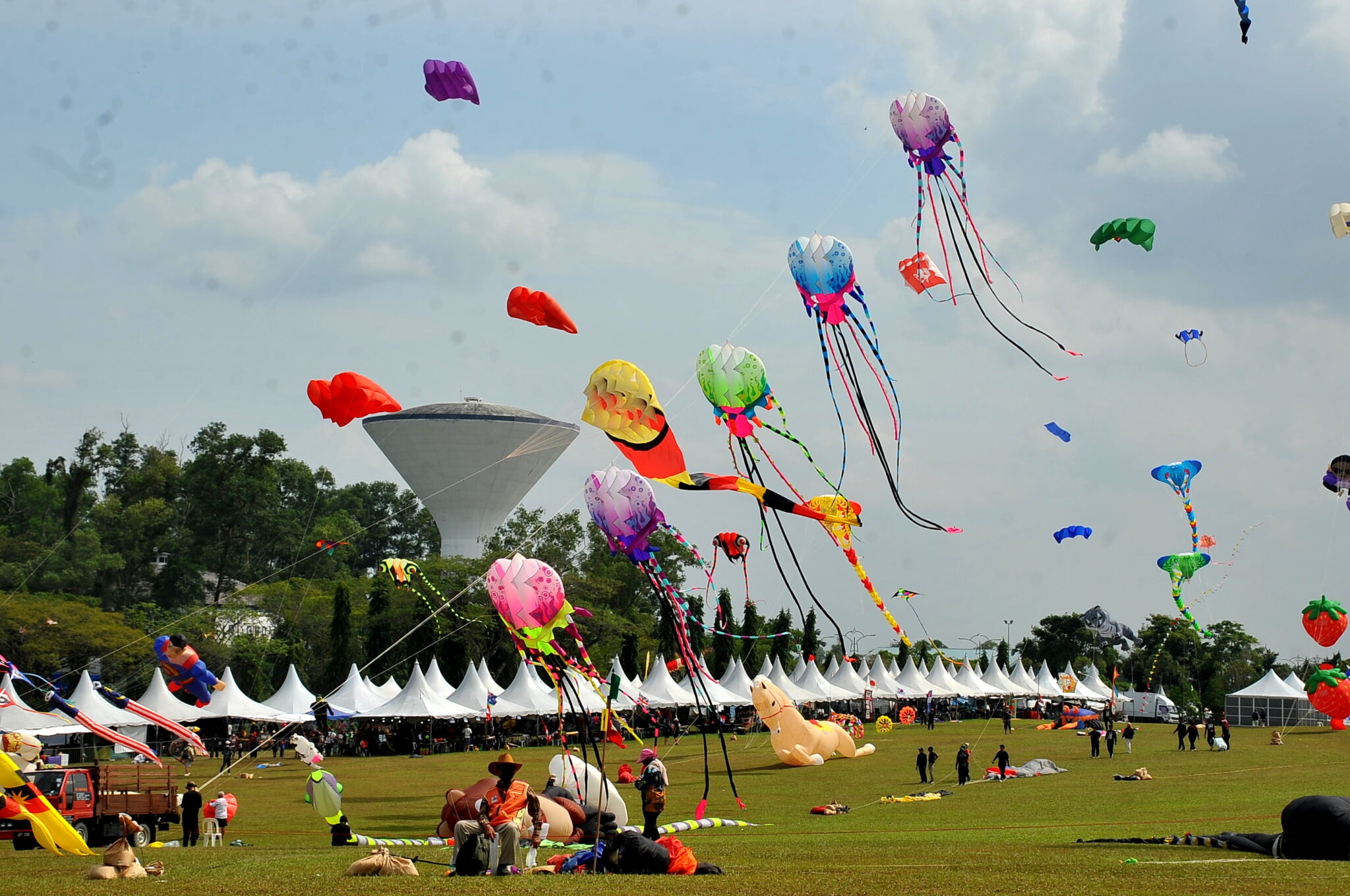 Festival Layang-Layang Sedunia catat Malaysia Book Of Records - Kosmo ...