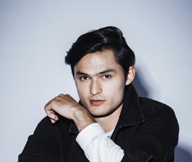 Aiman cari cikgu ajar bahasa - Kosmo Digital