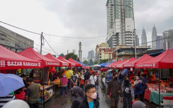 Minggu pertama ujian buat peniaga bazar Ramadan - Kosmo Digital