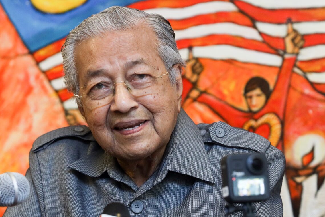 Tun M tuntut Anwar tarik kenyataan dalam tempoh tujuh hari - Kosmo Digital