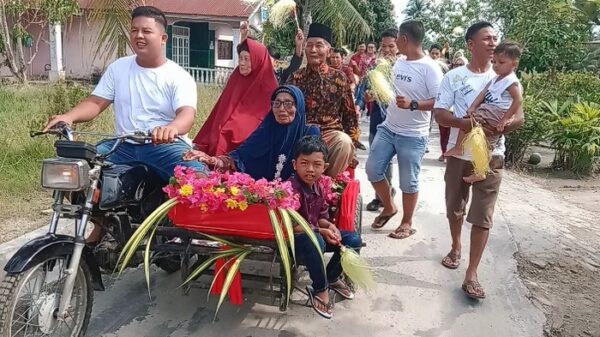 Suami isteri warga emas dikurnia 10 cucu, cicit kembar - Kosmo Digital