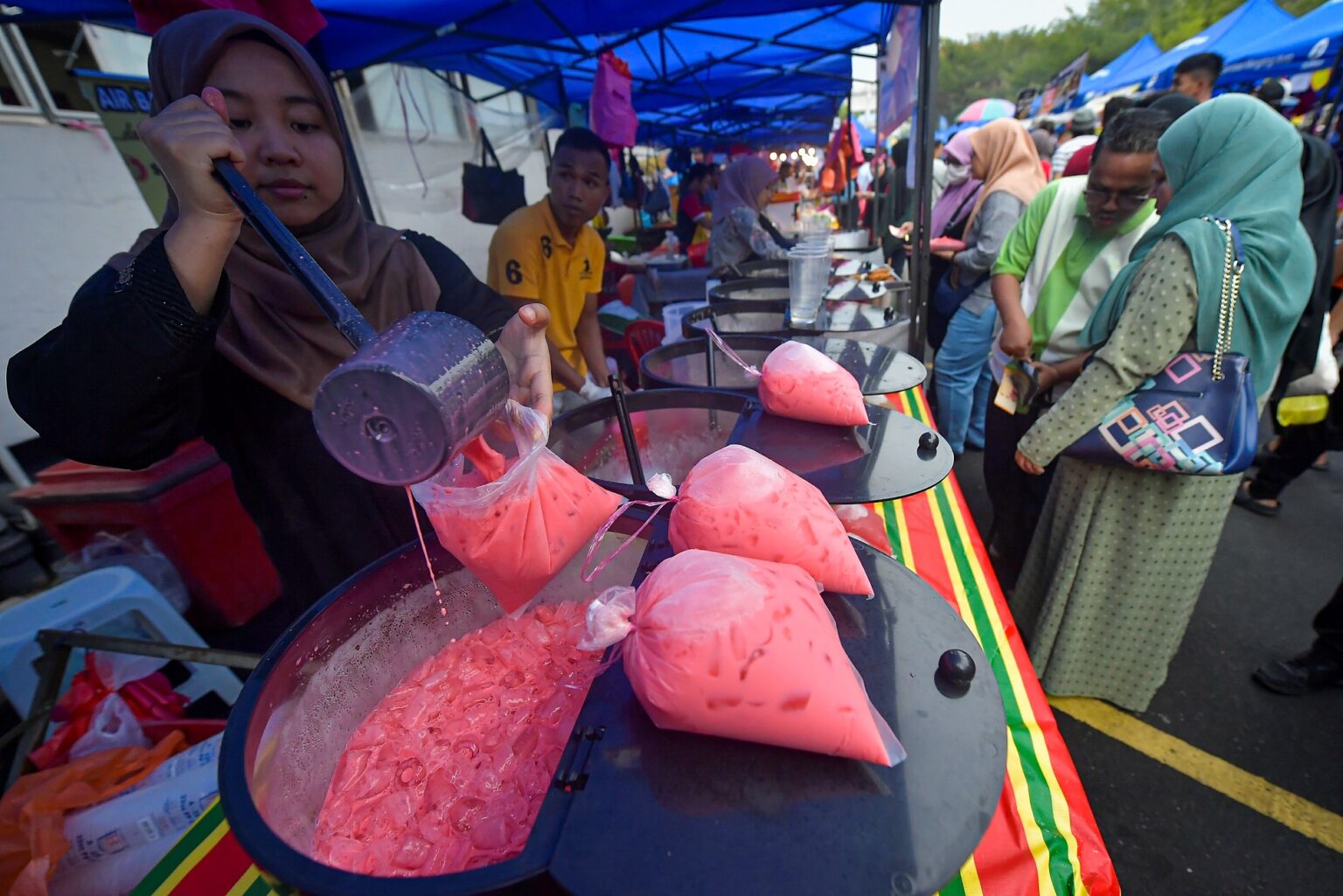 Air pisang strawberi minuman pilihan berbuka puasa - Kosmo Digital