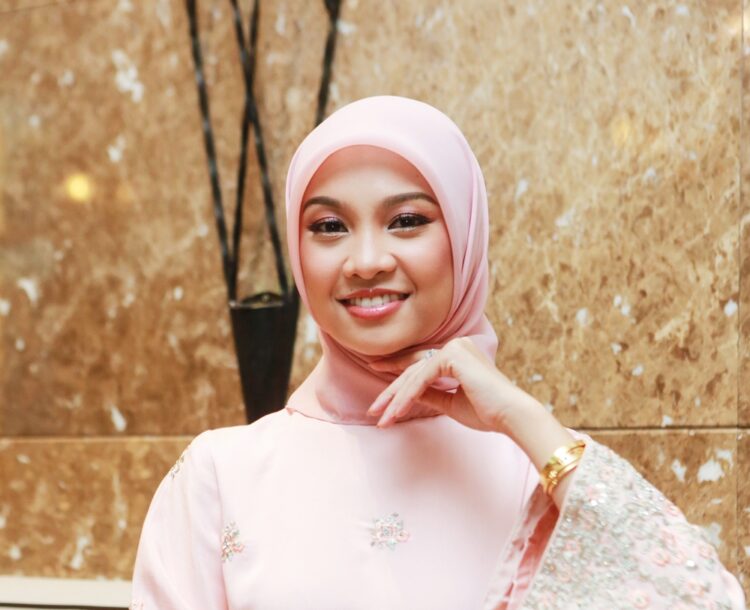 Nabila Razali, si ratu gimik tunggu jodoh - Kosmo Digital