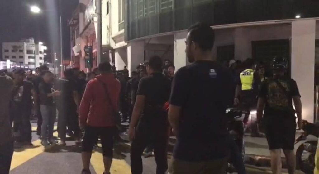 [VIDEO] Kekecohan libatkan penyokong Perak FC, 'casual' Penang tular ...