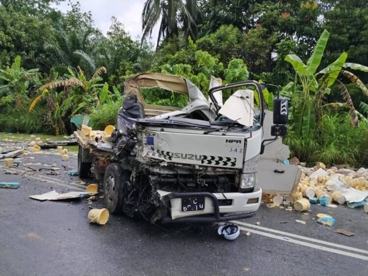 Pemandu lori maut, ratusan bekas mentega bertaburan atas jalan - Kosmo Digital