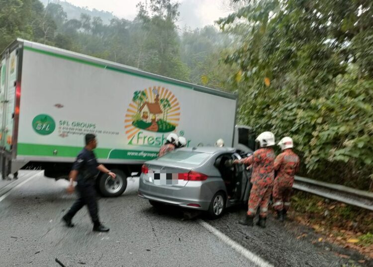 Wanita maut, anak dan suami parah kereta bertembung lori sayur - Kosmo Digital