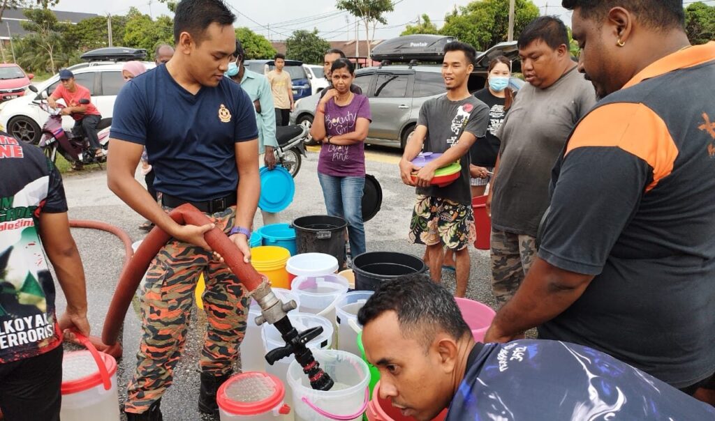 Bomba, Marina Island bantu penduduk sediakan bekalan air bersih - Kosmo Digital