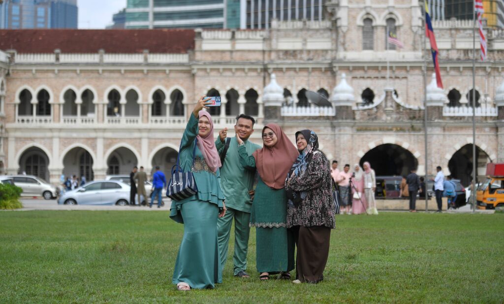 Tidak balik kampung, ramai beraya di Dataran Merdeka - Kosmo Digital