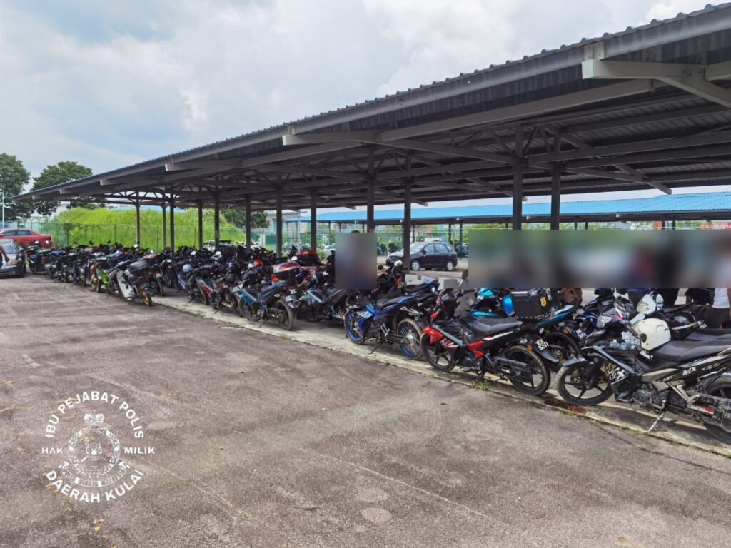 Mat rempit mengadu lapar mahu makan juadah raya, ramai-ramai serah diri ...