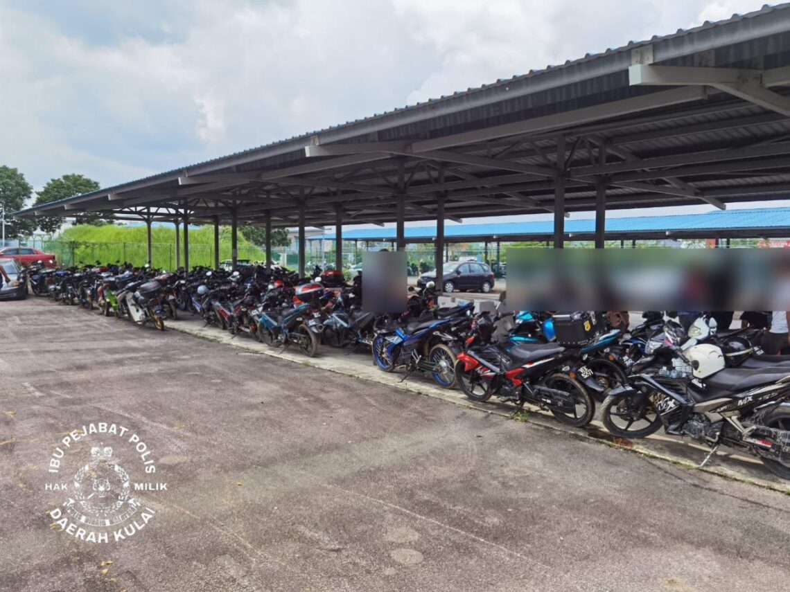 Mat rempit mengadu lapar mahu makan juadah raya, ramai-ramai serah diri ...