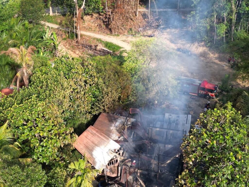 Wanita rentung, suami melecur kebakaran rumah - Kosmo Digital