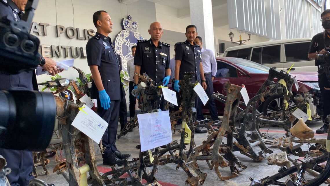 Geng Ayoi tumpas, 26 rangka motosikal ditemui dalam sungai - Kosmo Digital
