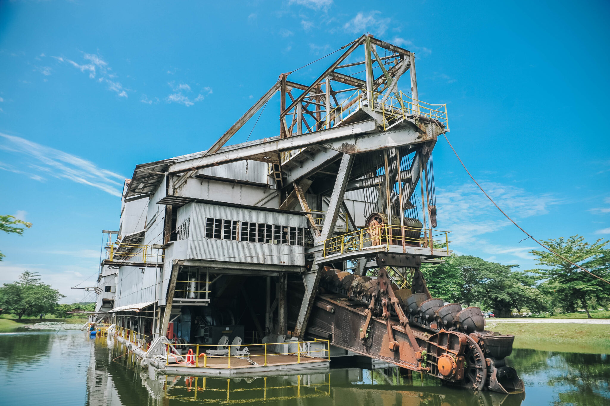 Kapal korek TT5 lokasi santai keluarga - Kosmo Digital