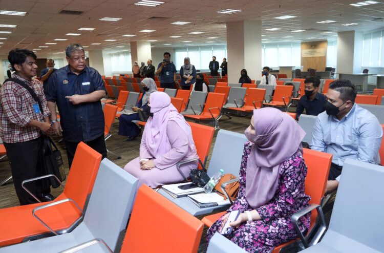 Ponteng kerja antara kesalahan ‘popular’ dibuat penjawat awam - Kosmo ...