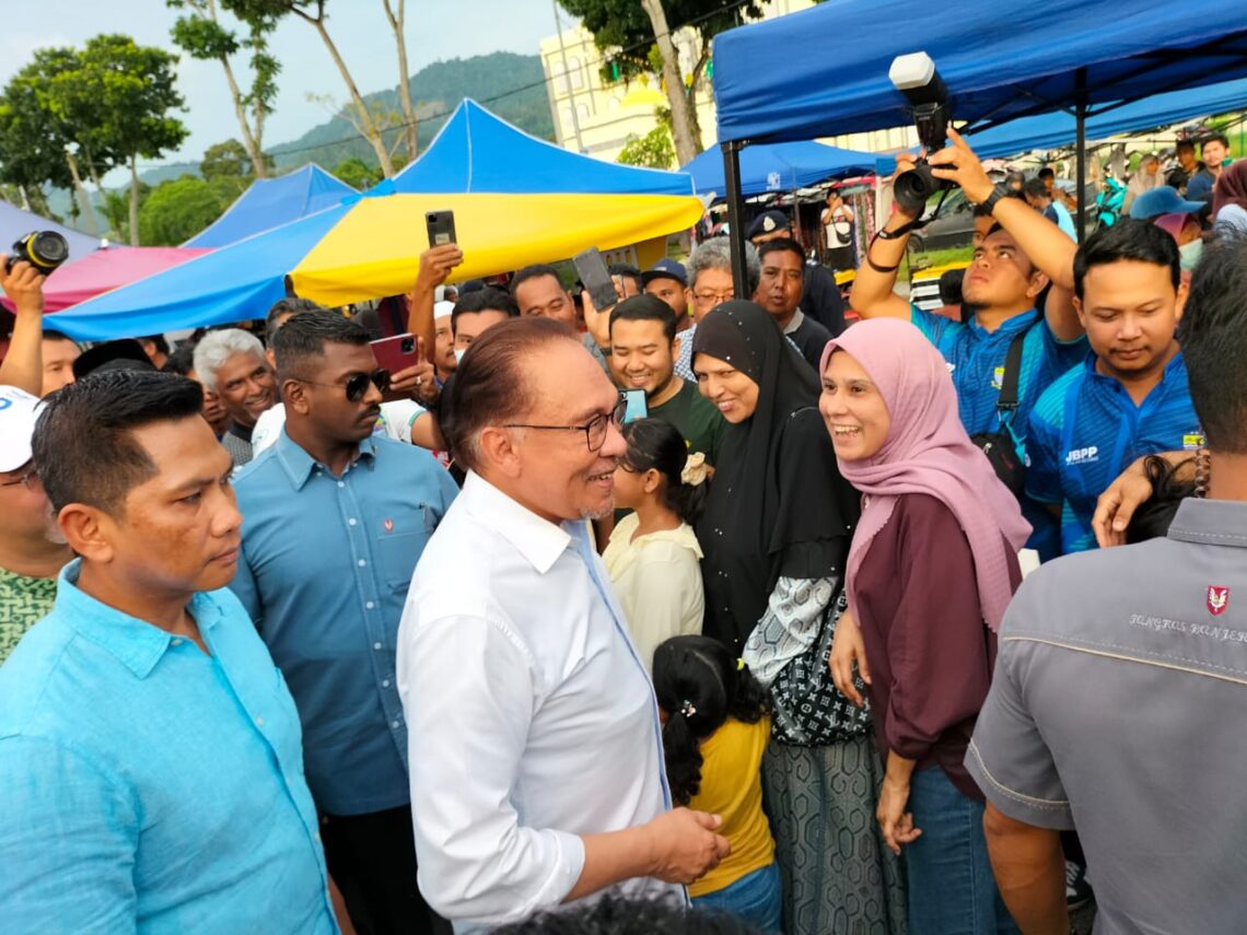 Anwar tampil pertama kali sebagai PM di Balik Pulau - Kosmo Digital