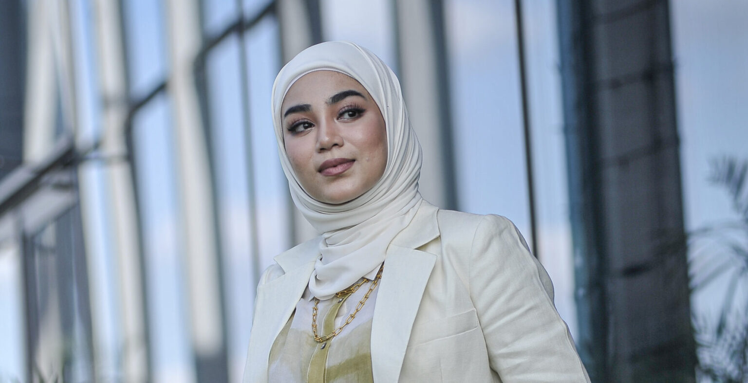 Uyaina Arshad gah di Indonesia - Kosmo Digital