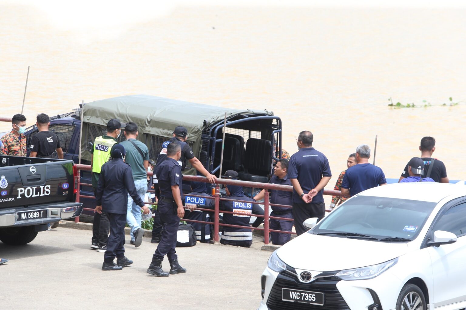 Jumpa mayat terapung ketika pancing udang di tebing Sungai Kelantan ...