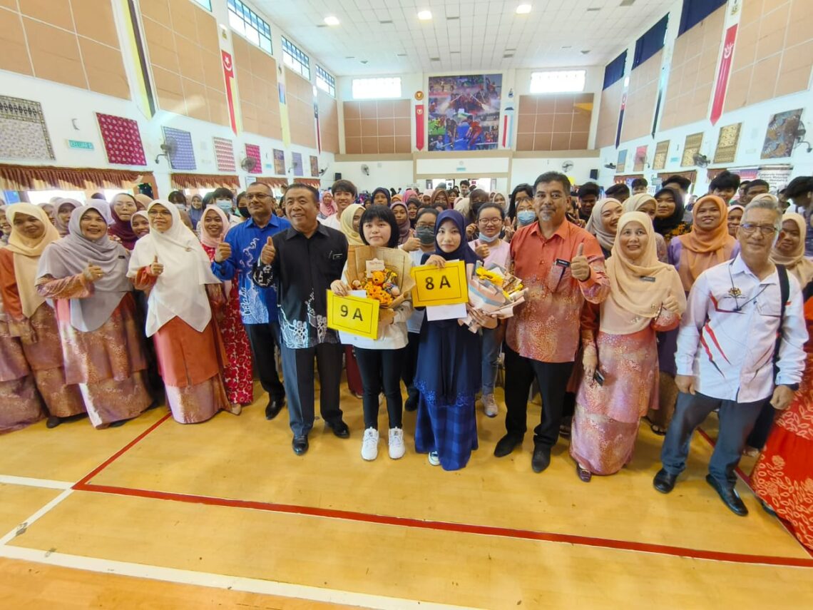 SPM 2022: Anak tukang rumah raih 8A - Kosmo Digital