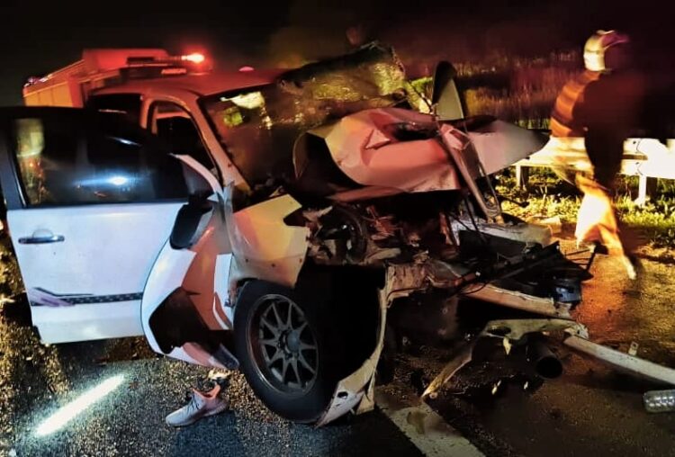 Suami isteri maut, anak cedera parah kemalangan di LPT 2 - Kosmo Digital