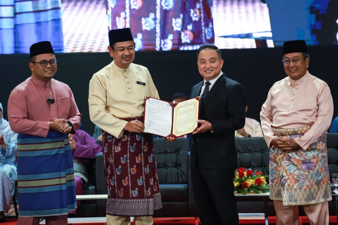 Watikah pembubaran DUN Selangor diserah kepada SPR - Kosmo Digital
