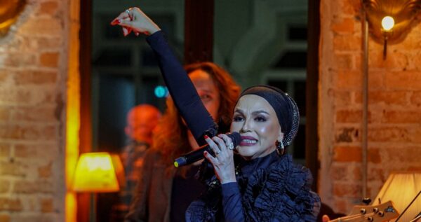 Kecam fesyen pelik artis, jangan sampai boikot - Noryn Aziz - Kosmo Digital