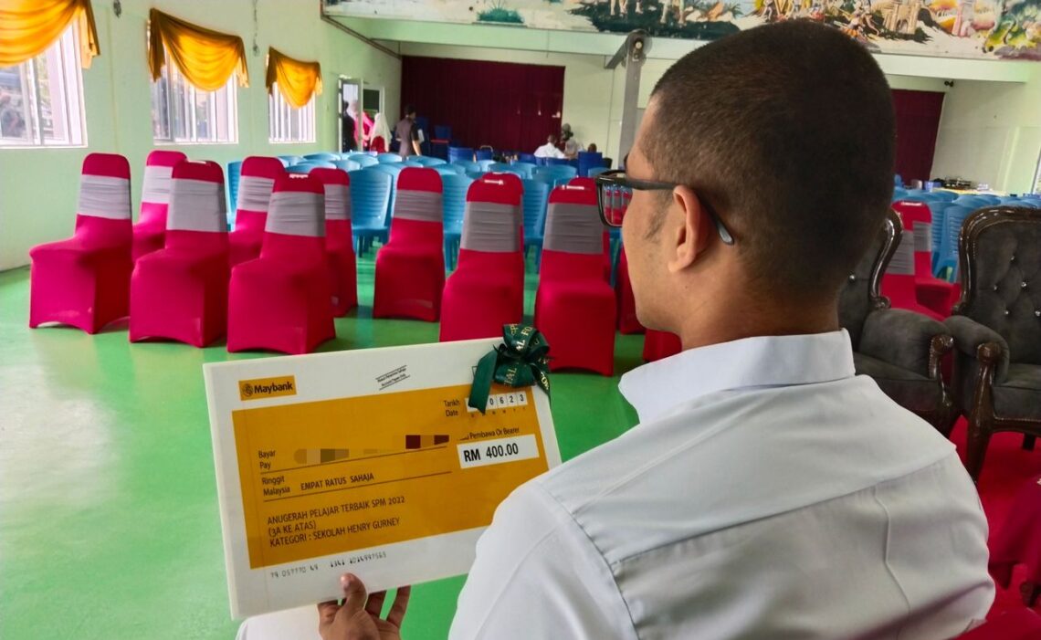 Penghuni Henry Gurney ulang SPM raih 7A, banggakan ibu - Kosmo Digital