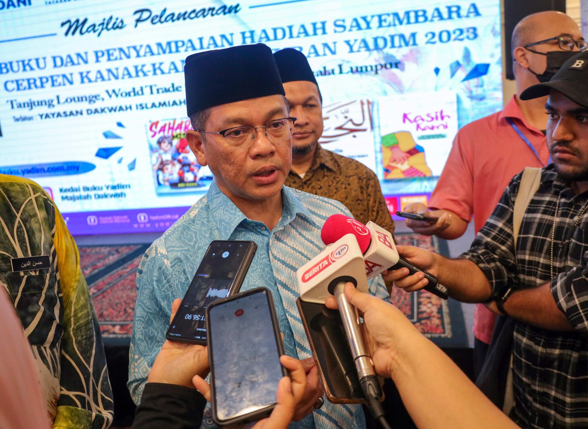 Menteri tegur isu pelajar toreh tangan elak stres - Kosmo Digital