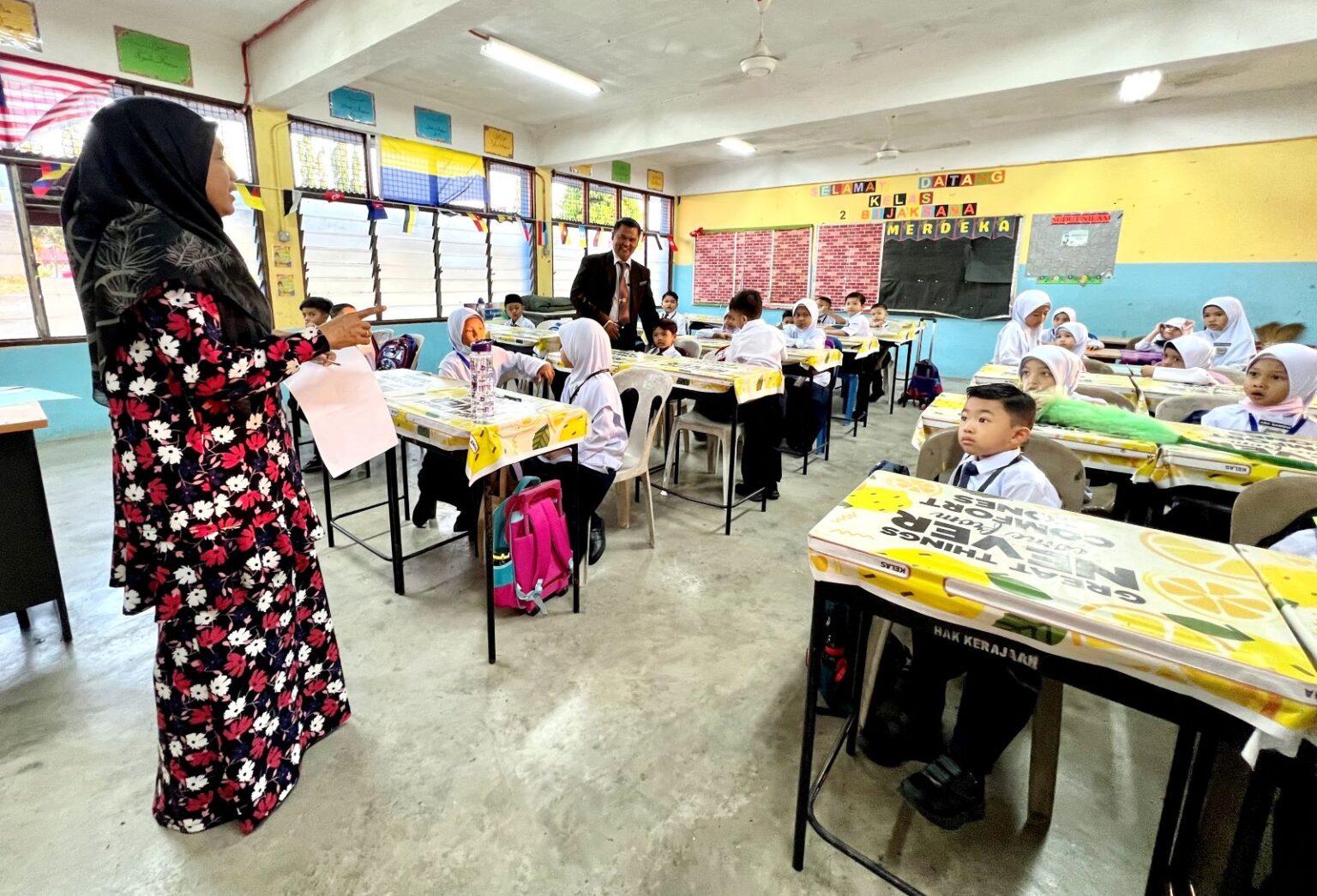 Bebanan kerja, tak mahir komputer punca guru bersara awal - Kosmo Digital