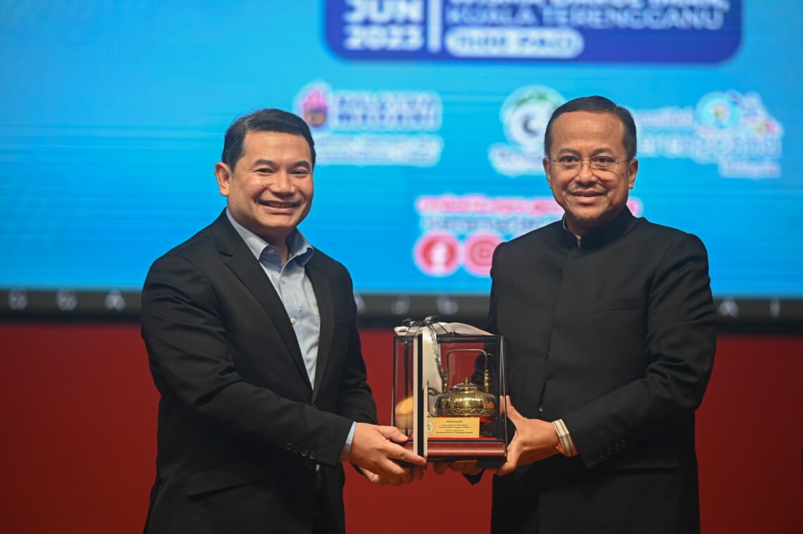 Ahmad Samsuri enggan berdebat dengan Ahmad Said isu jual tanah - Kosmo ...