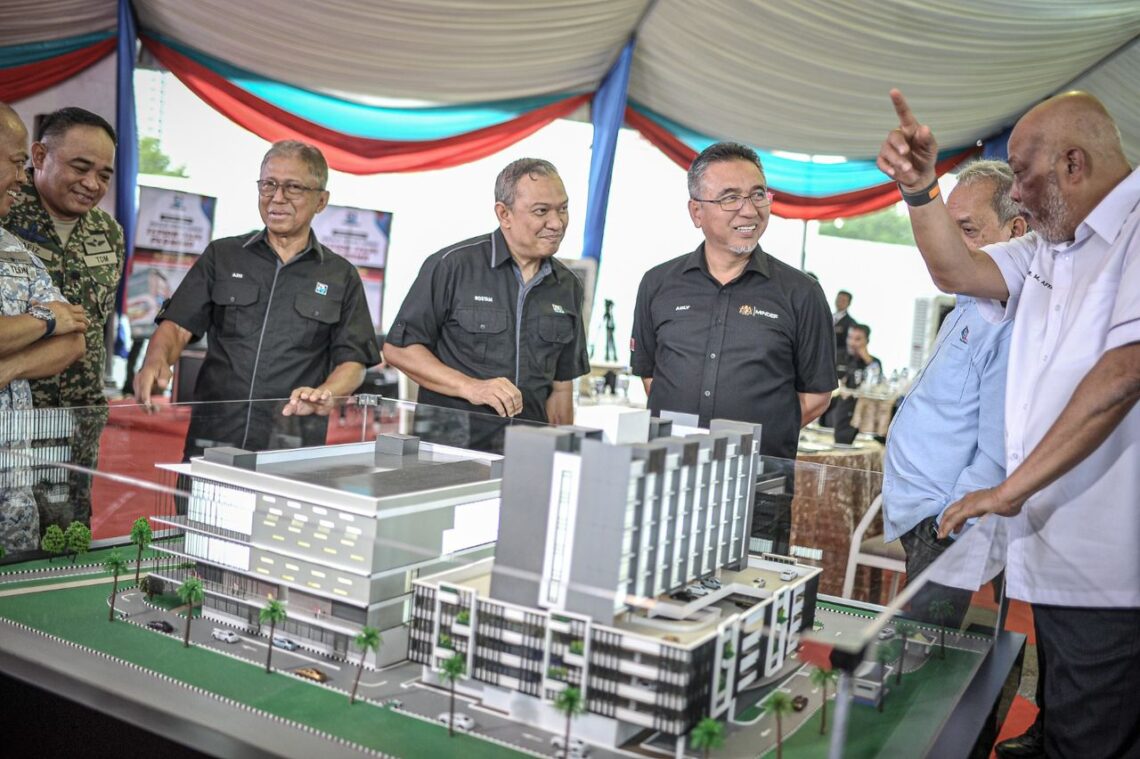 Tepian Tekpi Pernama tawar pasar raya, hotel kepada warga ATM - Kosmo ...