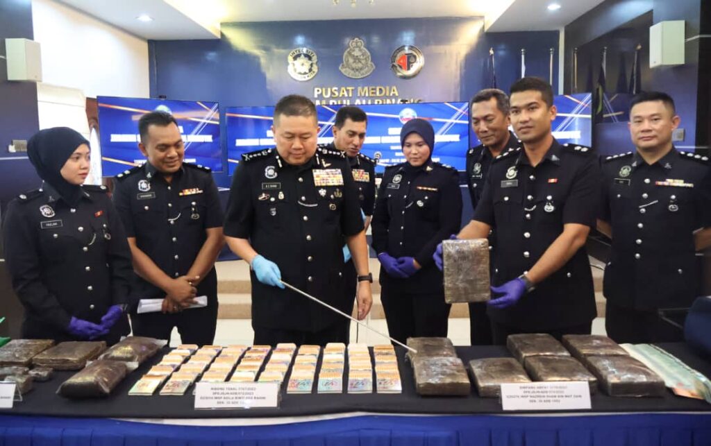 Suspek sindiket dadah maut gantung diri dalam lokap - Kosmo Digital