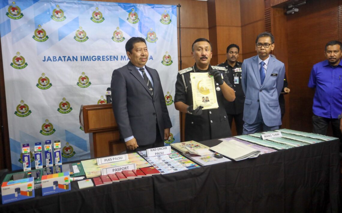 Kaut untung RM360,000 setahun, lelaki Myanmar ditahan jual dokumen ...