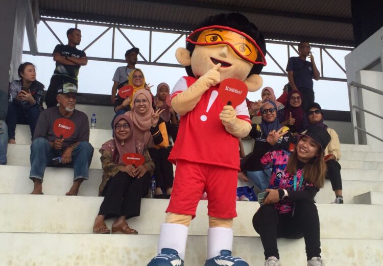 Kapten Kosmo! gamit peminat Pink Racing di Kejuaraan Cub Prix - Kosmo ...