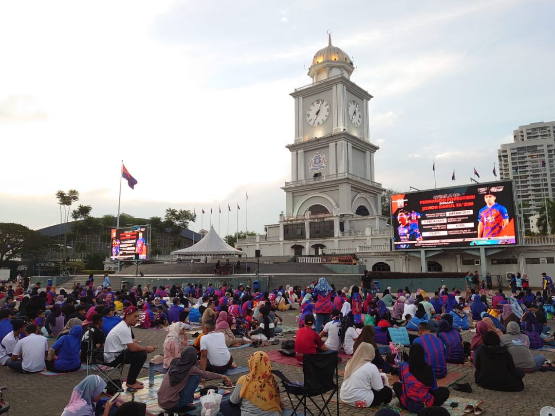 Final Piala FA: Lebih 5,000 penyokong JDT banjiri Dataran Bandaraya ...