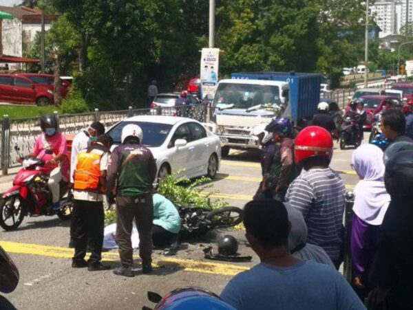 Penunggang motosikal maut tercampak, dilanggar lori - Kosmo Digital