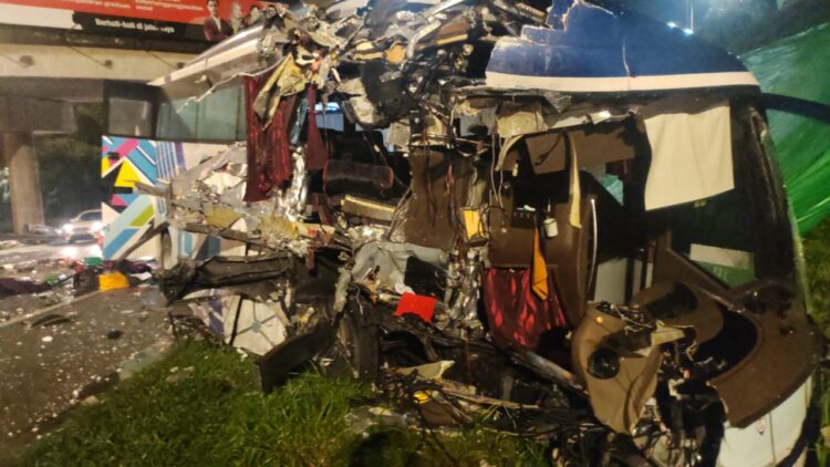 [KEMASKINI] 2 maut, 7 parah, 13 cedera ringan nahas bas persiaran - Kosmo Digital