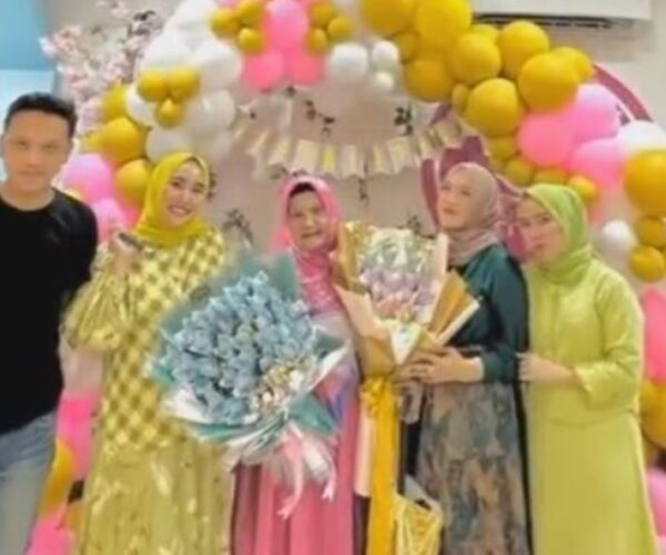 4 beradik tular diberi nama Indo, Nesia, Tanna, Air - Kosmo Digital 4 beradik tular diberi nama Indo, Nesia, Tanna, Air - Kosmo Digital