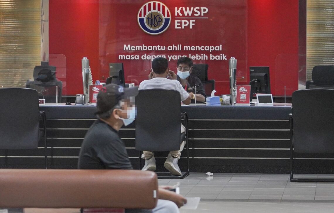 Belanja sakan, duit persaraan KWSP RM300,000 ‘licin’ dalam setahun ...