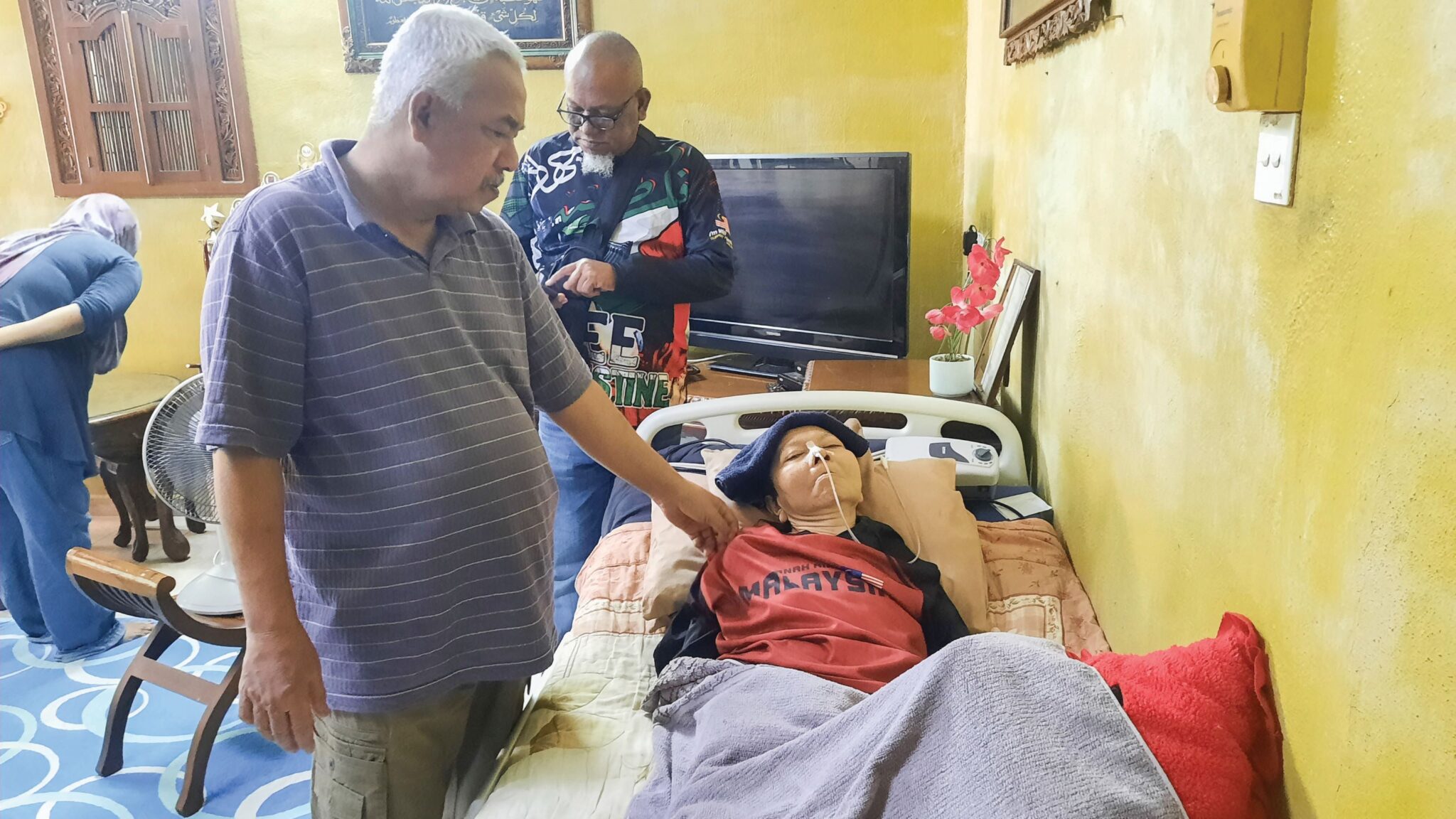 Kasih anak sanggup berhenti kerja jaga ibu kena strok - Kosmo Digital