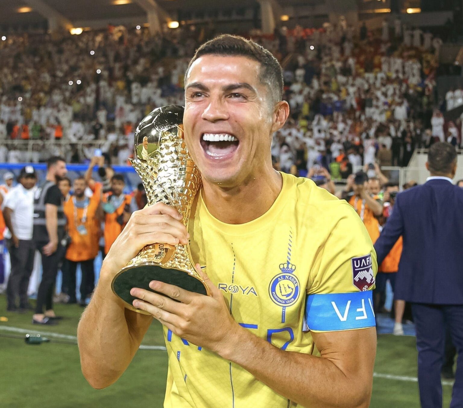 Ronaldo julang trofi pertama bersama Al-Nassr