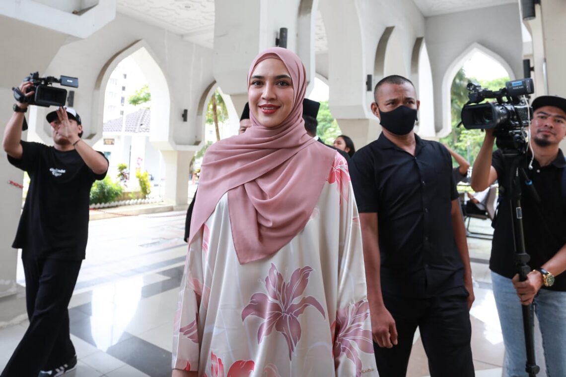 [KEMASKINI] Farid Kamil cerai Diana talak satu dalam talian - Kosmo Digital